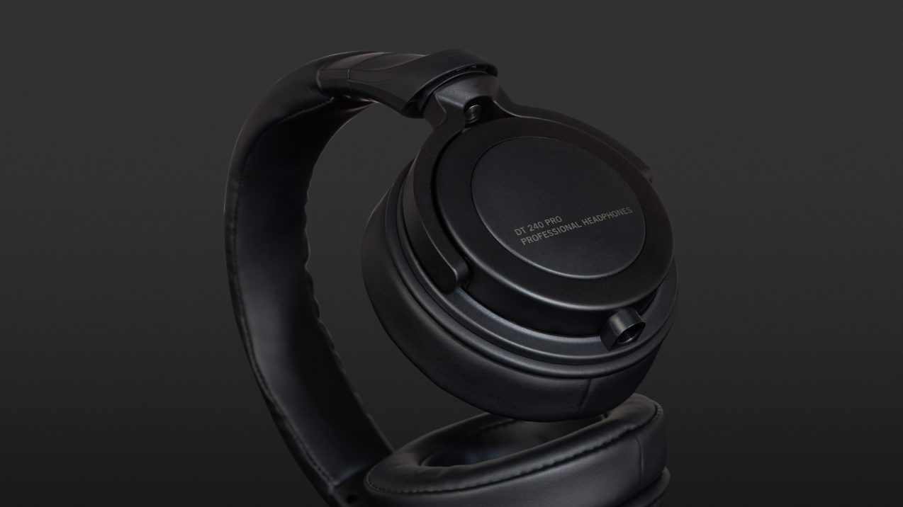 Beyerdynamic DT 240 Pro Review | headphonecheck.com