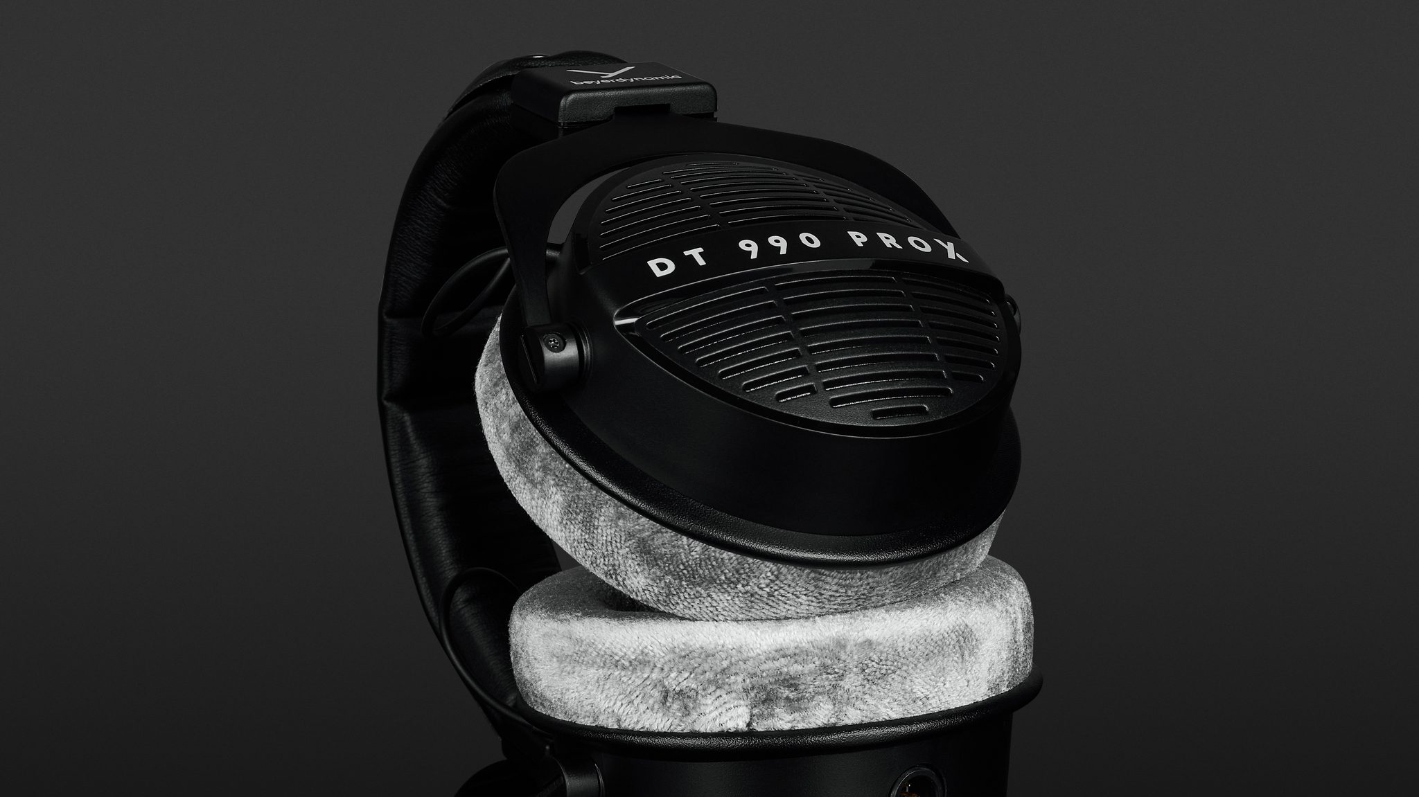 Beyerdynamic DT 990 Pro X Review | headphonecheck.com