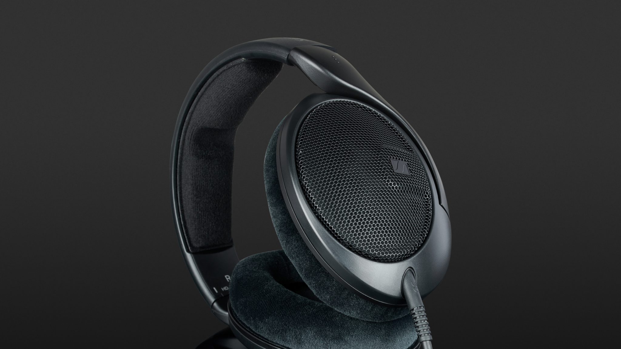 Sennheiser HD 400 Pro Review | headphonecheck.com