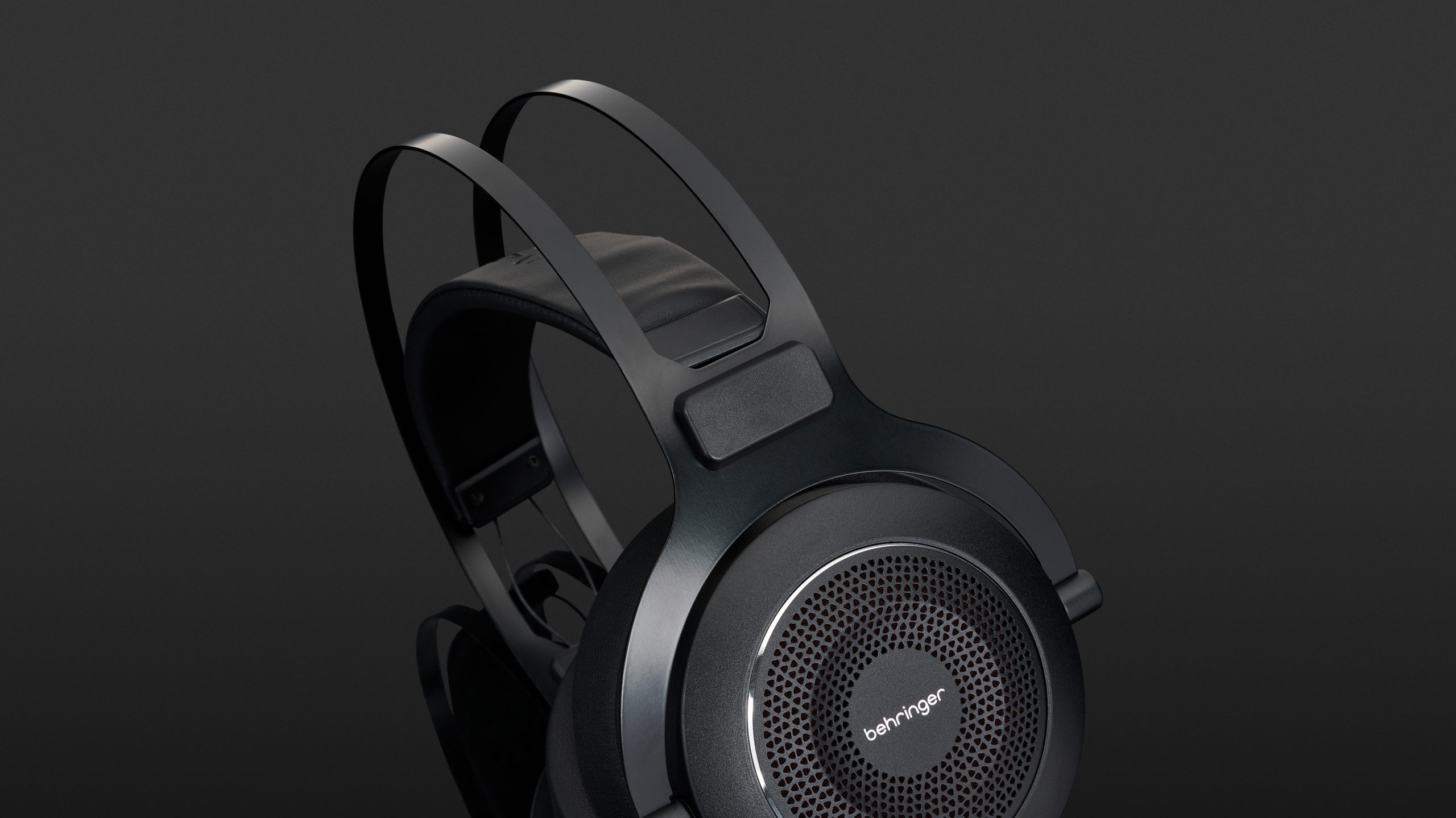 Behringer Omega Review | headphonecheck.com